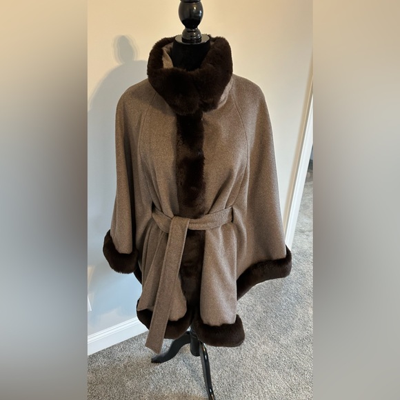 Ellen Tracy | Jackets & Coats | Ellen Tracy Wool Faux Fur Trim Cape ...